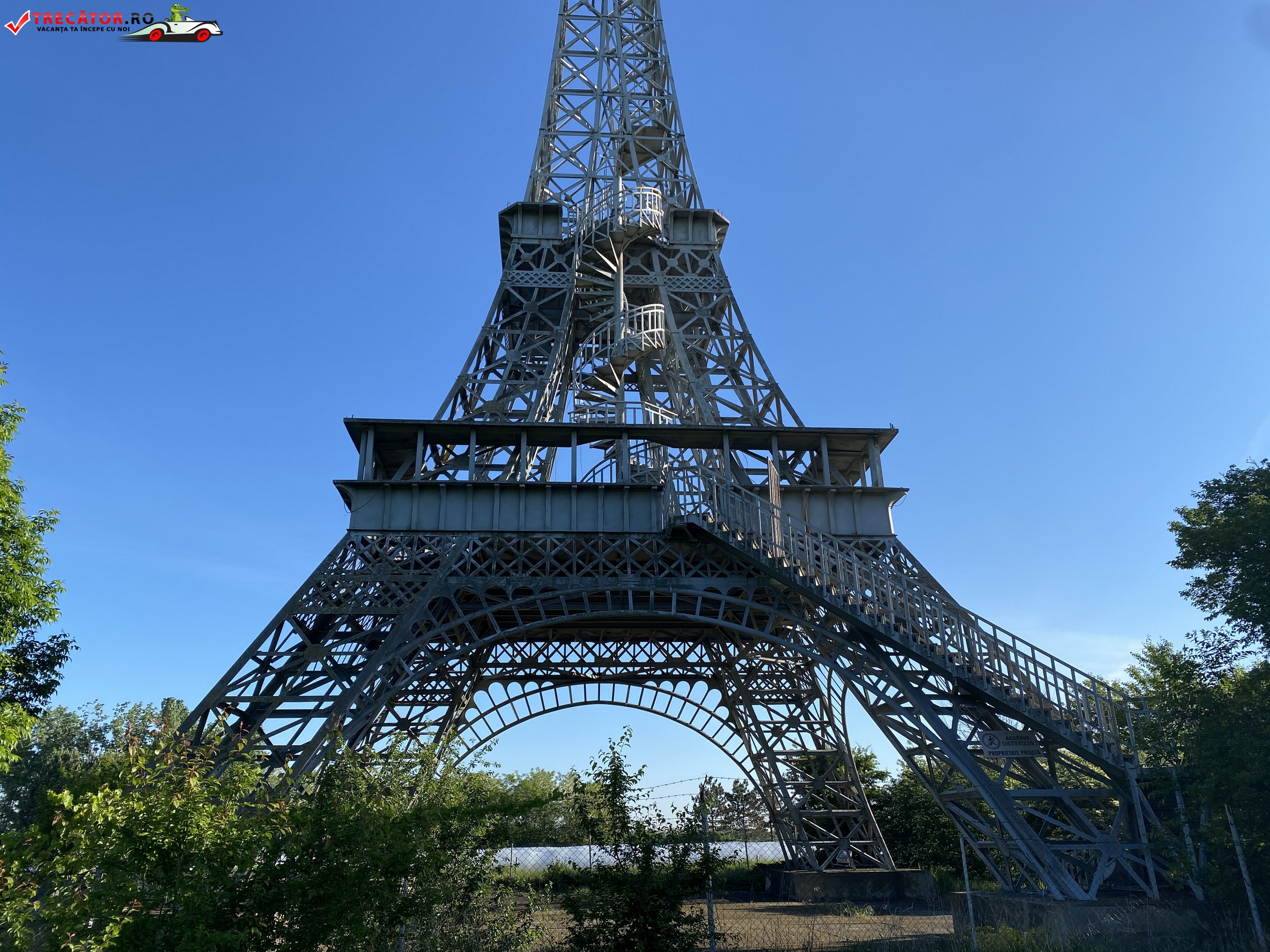 Turnul Eiffel Replica de lângă Slobozia. Galerie Foto - Imagini cu Obiective Turistice
